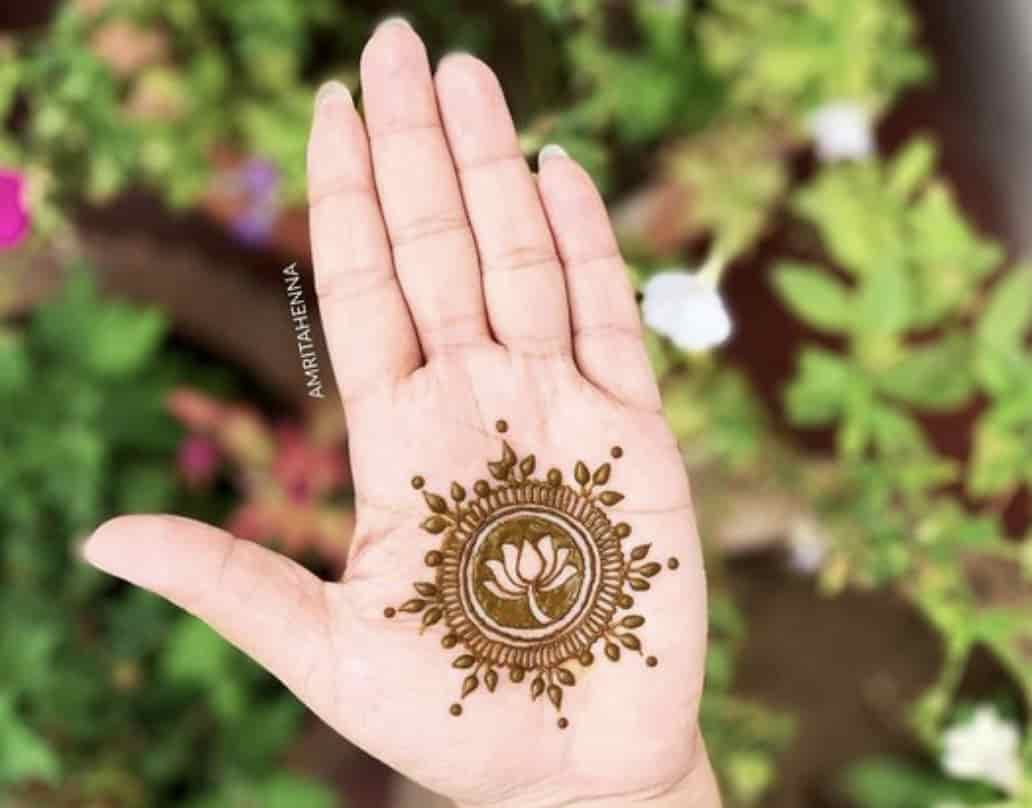 Minimal-lotus-mehndi-design - THE EMERGING INDIA