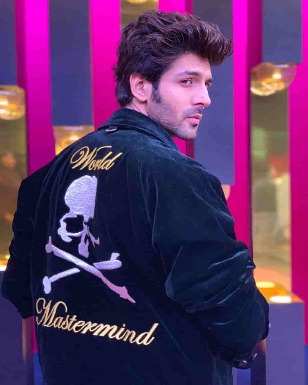 Kartik-Aaryan-skull-jacket - THE EMERGING INDIA
