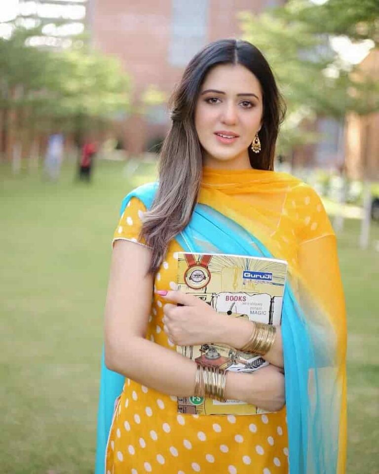 Rapper Badshah Is Dating This Gorgeous Punjabi Actress Isha Rikhi After ...