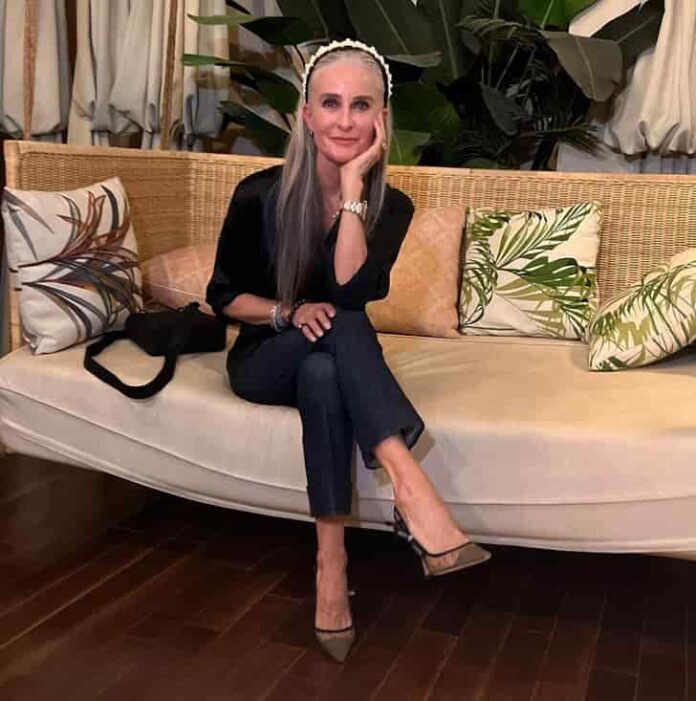 From a Depressed Housewife to a Model at 58, How Caroline Labouchere ...